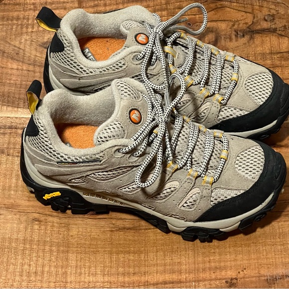 Merrell | Shoes | Merrell Women 6 Moab Ventilator Hiking Shoe Taupe ...